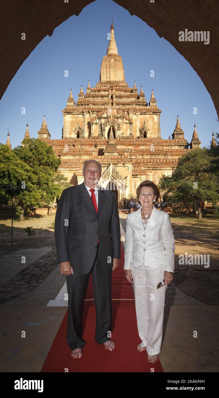 Taking in surroundings hi-res stock photography and images - Alamy