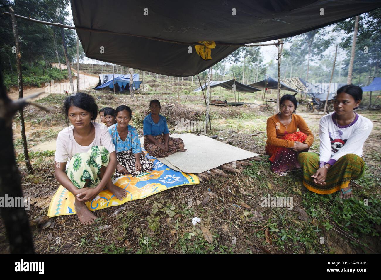 SUMATRA, INDONESIA 20150415. People from Orang Rimba Bujang Tampui ...