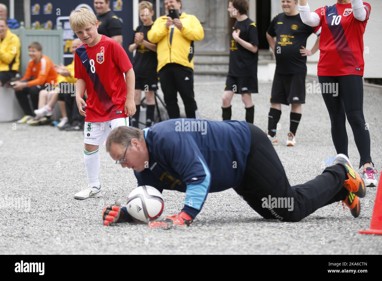 The crown prince family at skaugum prince haakon magnus photo hi-res ...