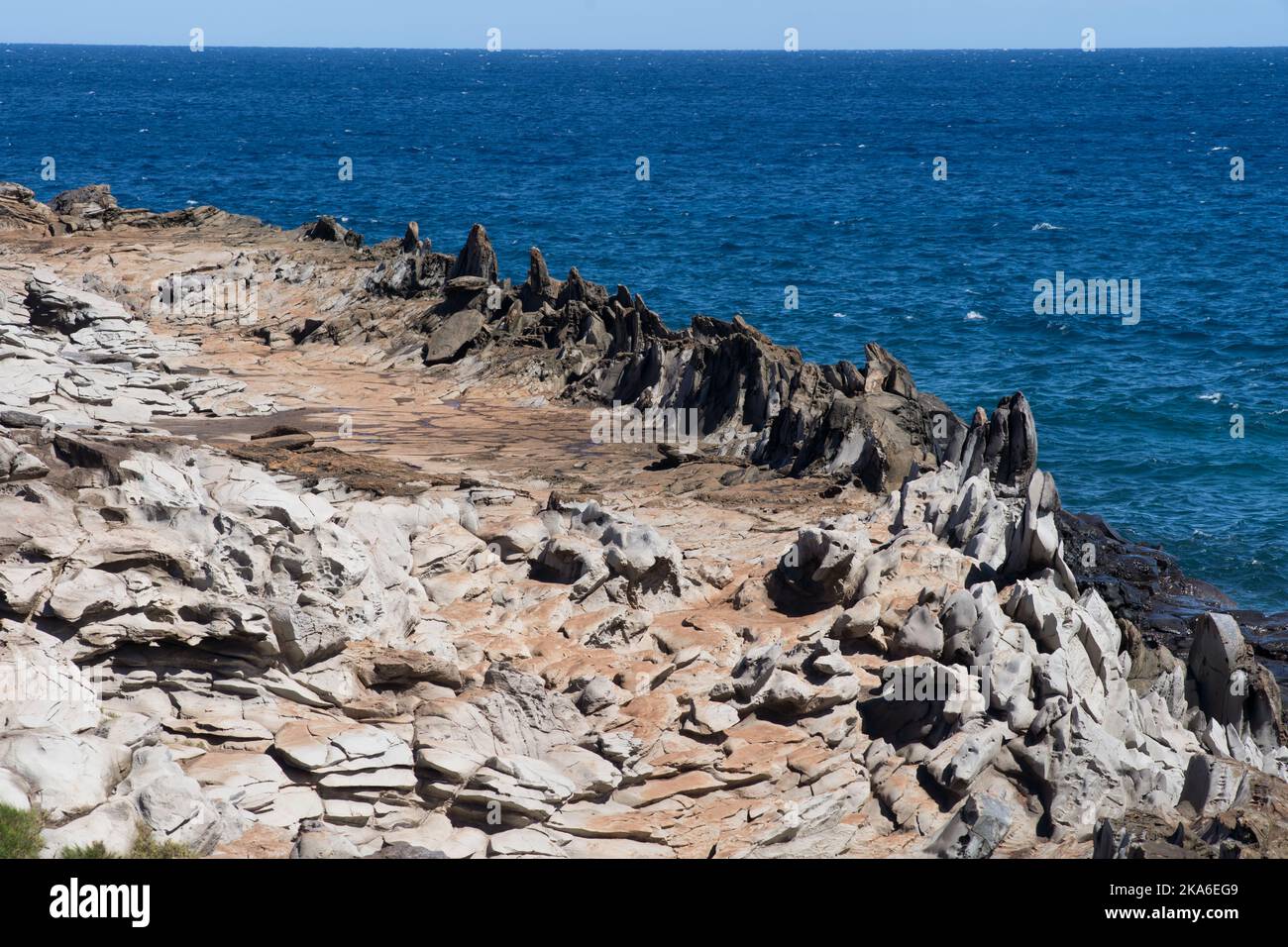 Dragons teeth rocks on the coast of Maui Hawaii USA Stock Photo - Alamy