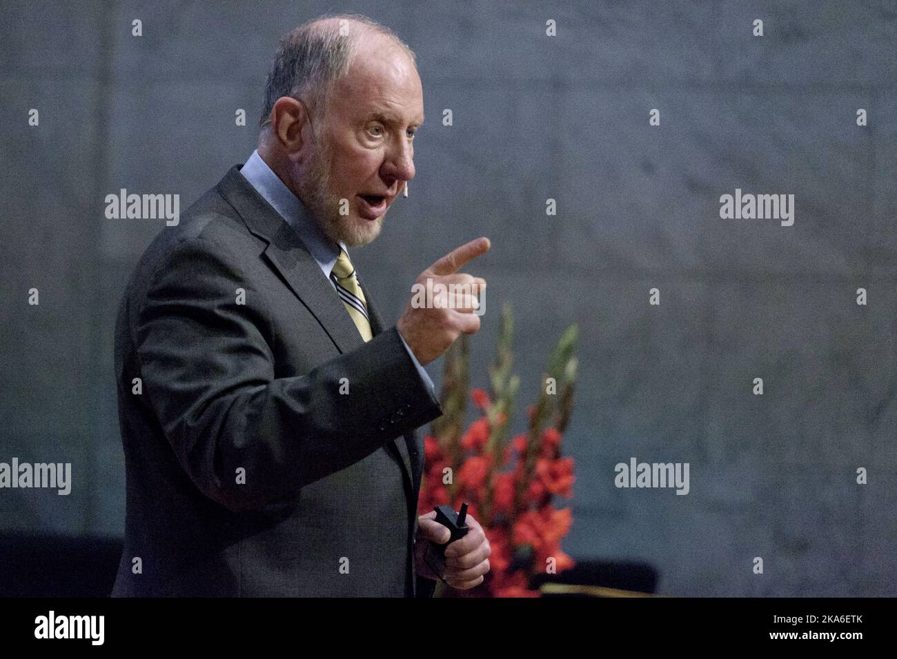 Robert d. putnam hi-res stock photography and images - Alamy