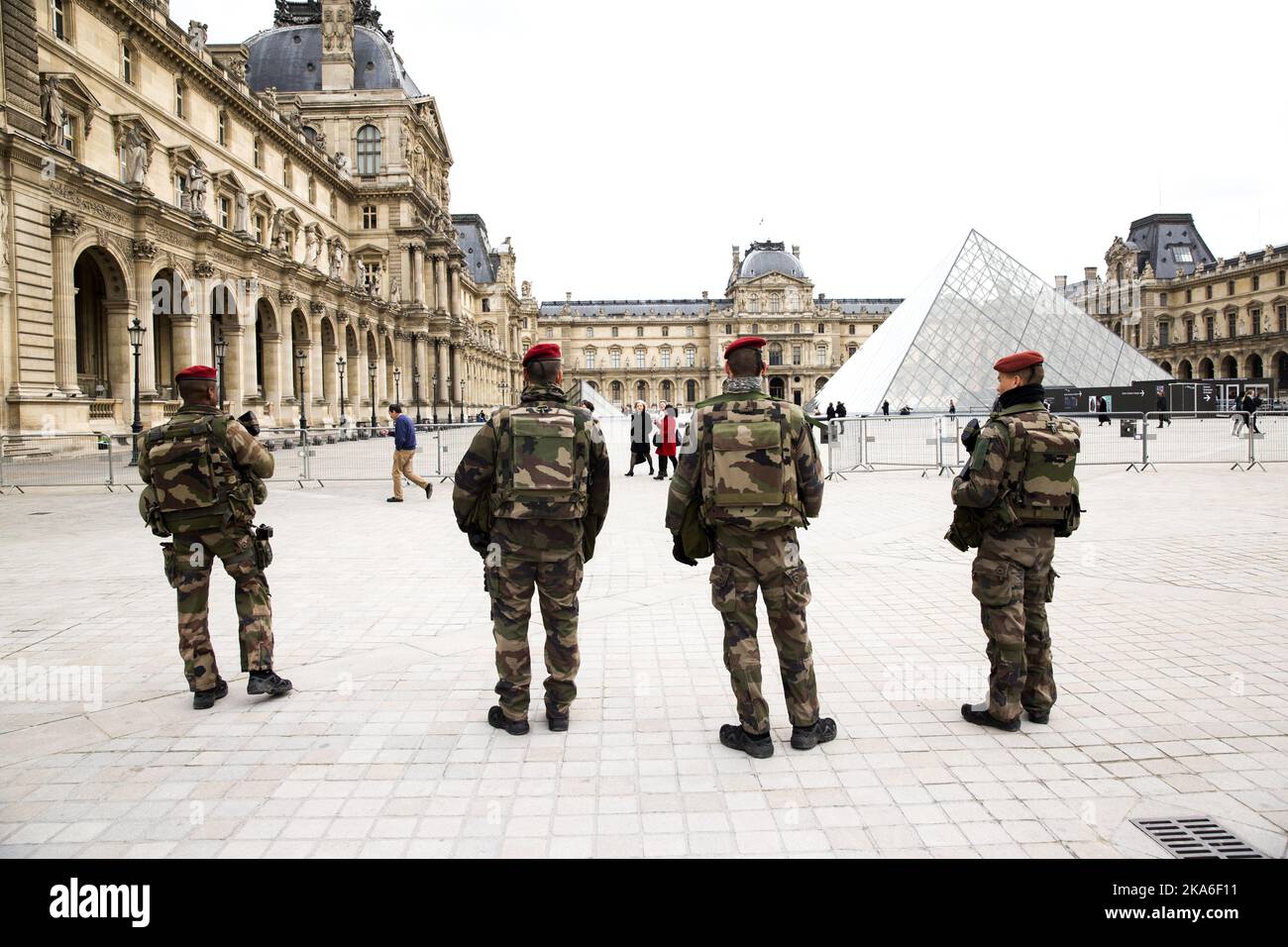 PARIS, FRANCE 20151201. Armed police at the Louvre, French MusÃ©e du ...