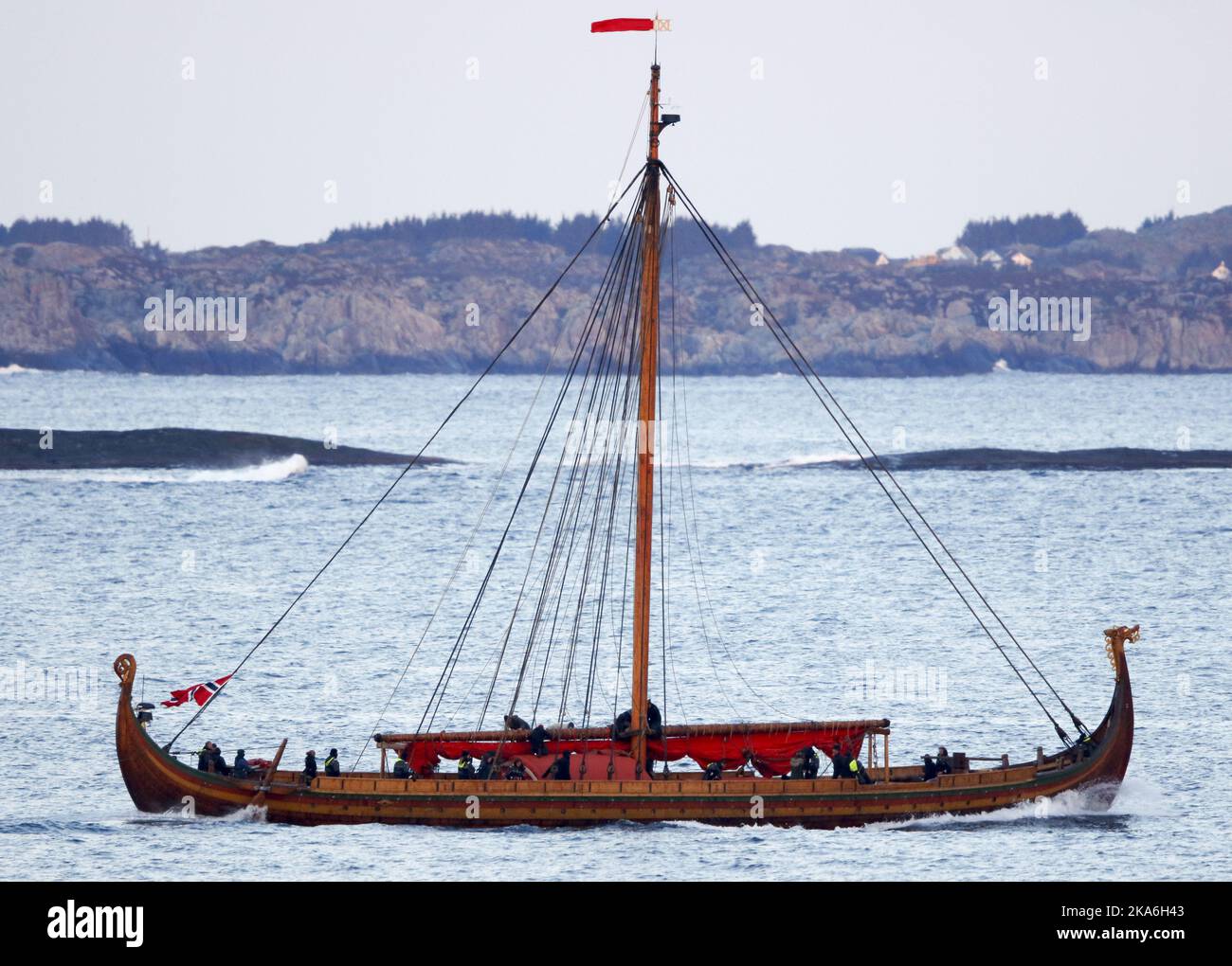 The world's largest vikingship ( Draken Harald Harfagre) is sailing ...