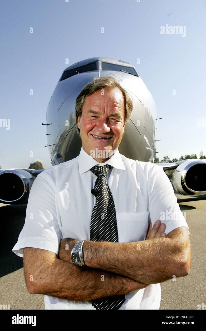 CEO of Norwegian Air Shuttle, Bjorn Kjos, poses in front of one of its aircraft. Foto: Håkon ...
