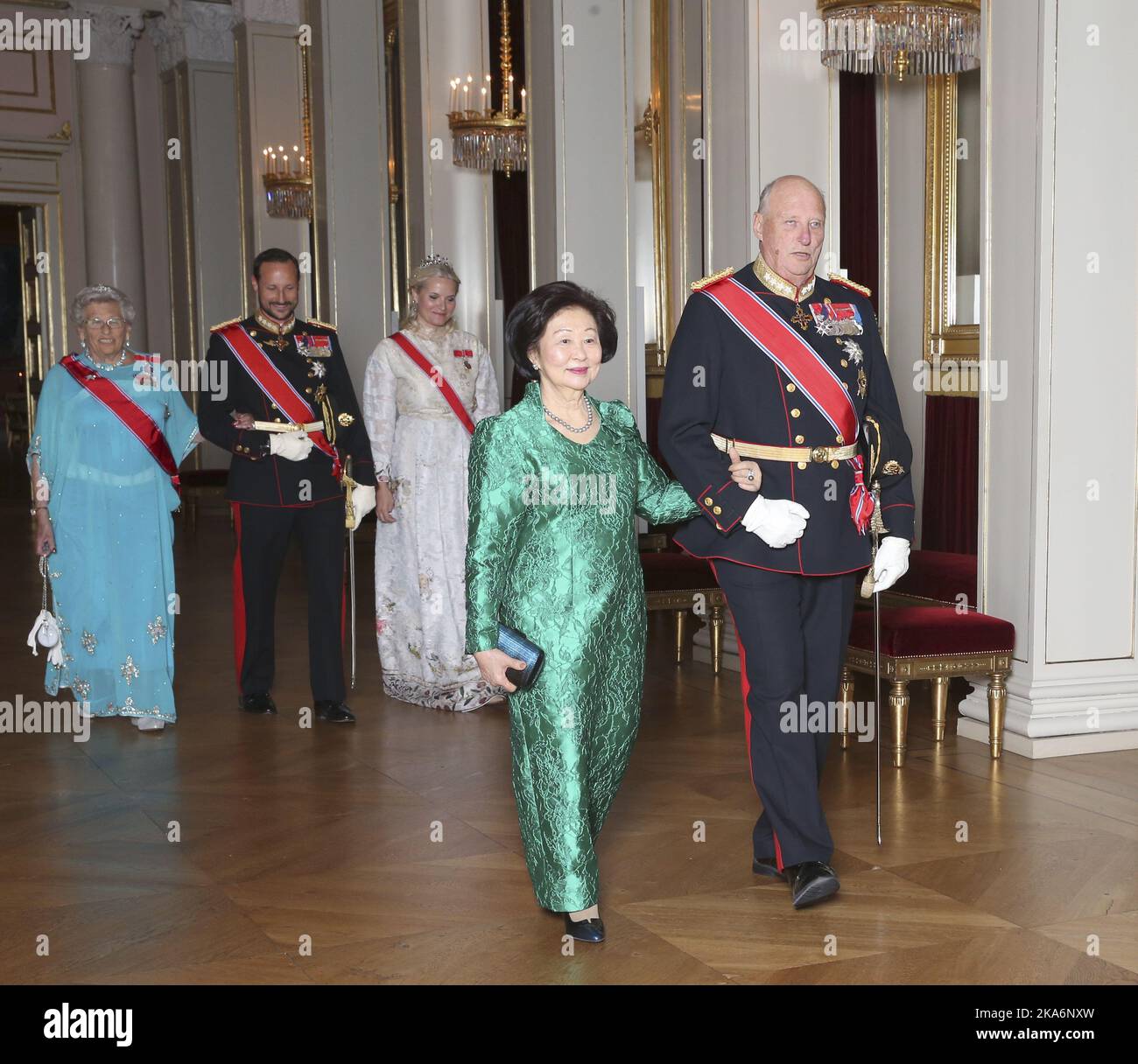 Oslo, Norway 20161010. State visit from Singapore. King Harald with ...