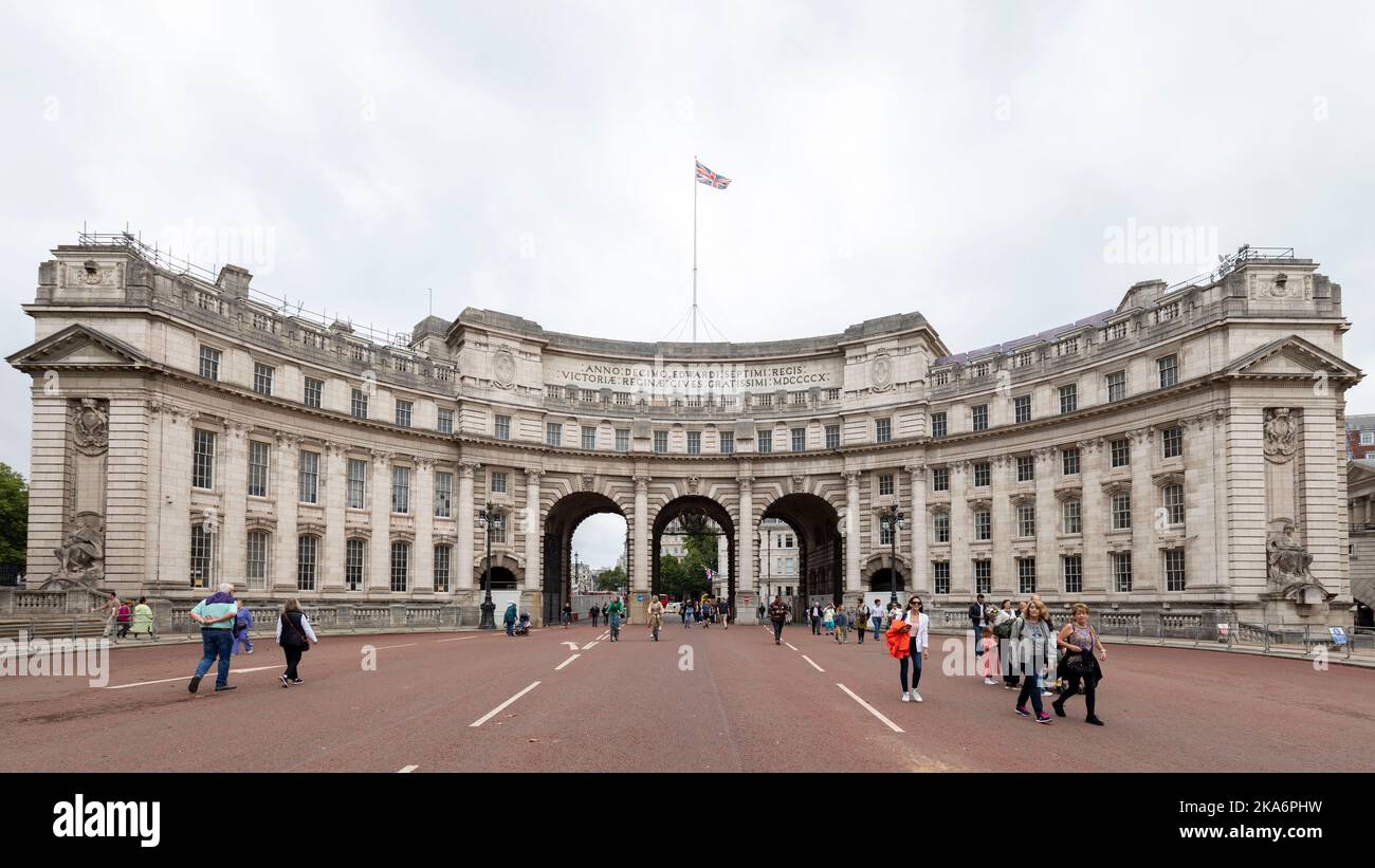 British national flag the mall hi-res stock photography and images - Alamy