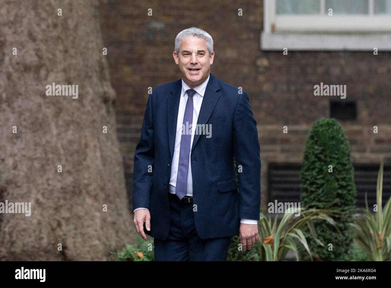 Steve Barclay arrives at Downing Street this afternoon as Prime ...