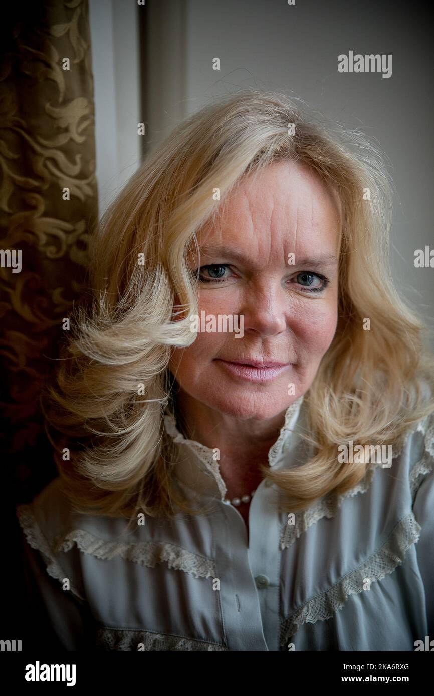 Lucinda riley hi-res stock photography and images - Alamy