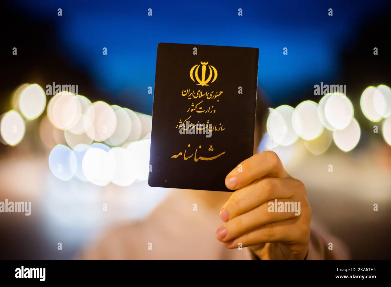 Berlin, Germany. 27th Oct, 2022. Asadeh (name changed) holds her ...