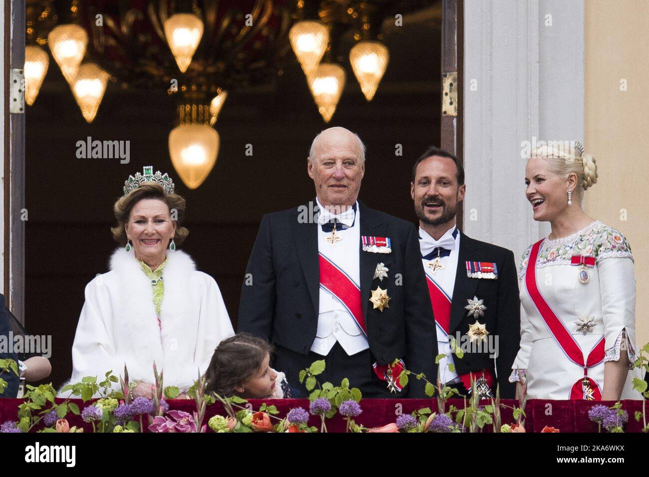Crown prince olav and prince harald on the balcony photo hi-res stock photography and images - Alamy