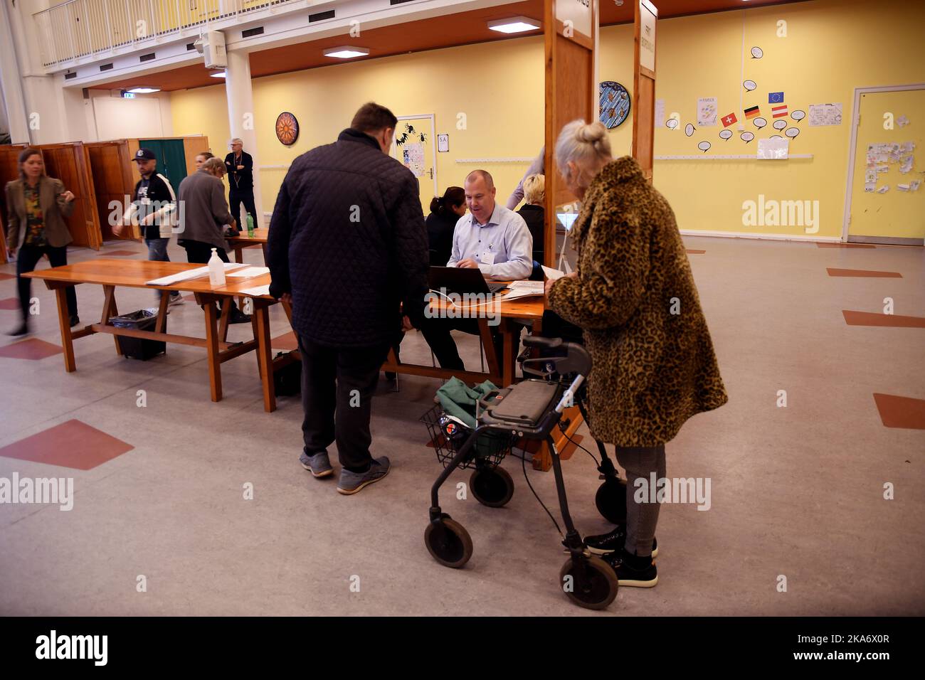 Voting halls hi-res stock photography and images - Alamy