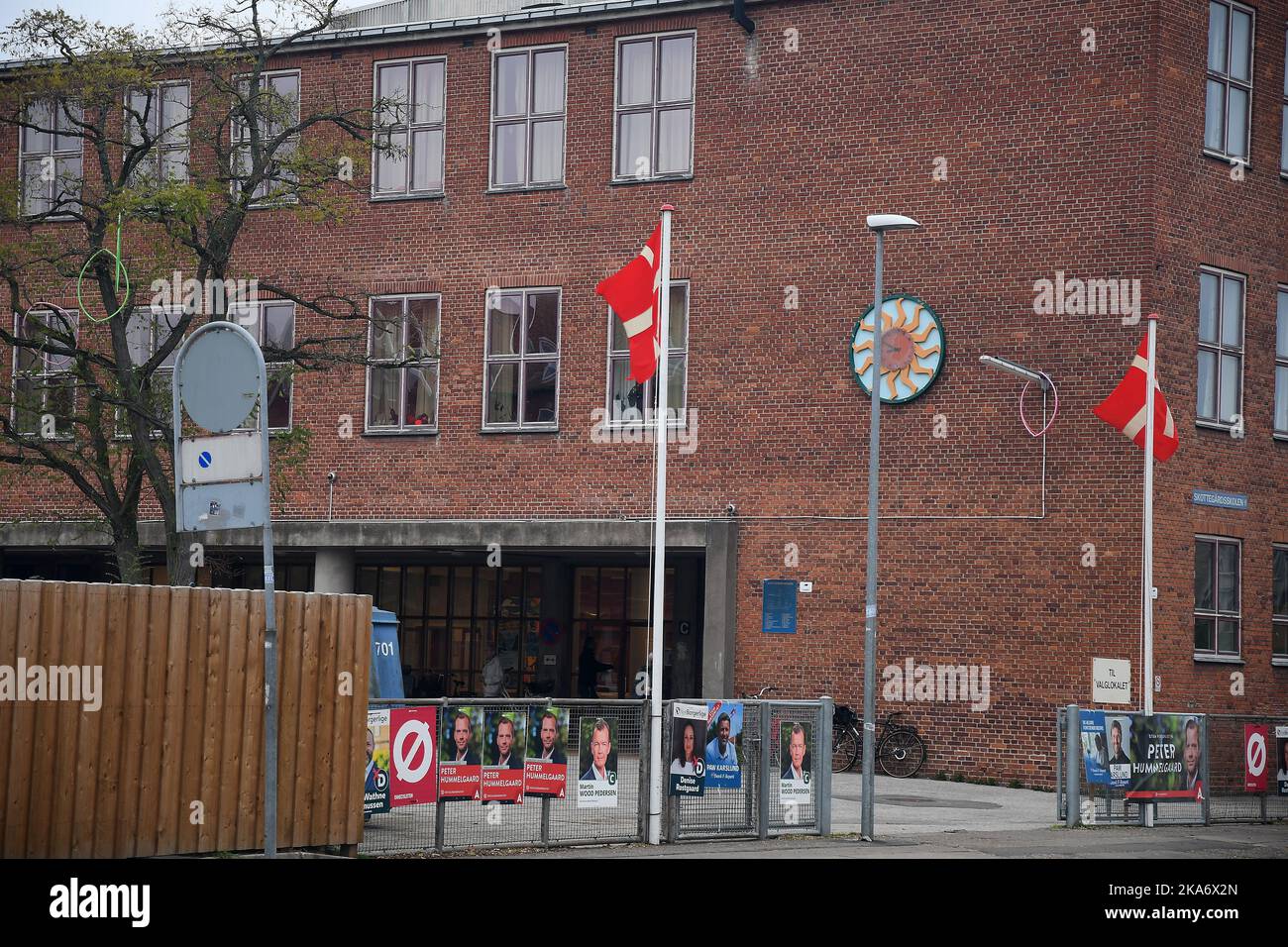 Voting halls hi-res stock photography and images - Alamy