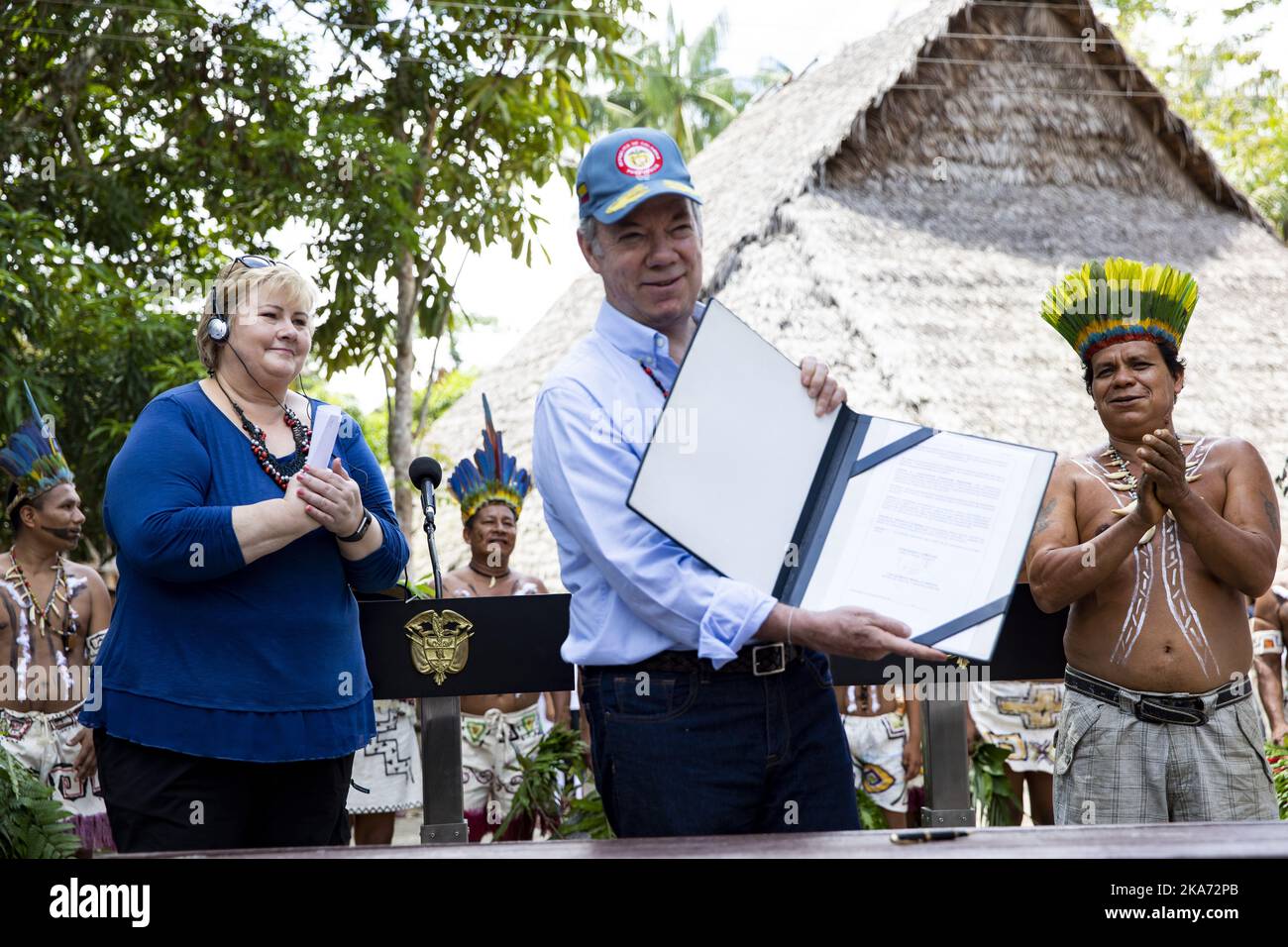 Leticia, Colombia 20180410. Colombian President Juan Manuel Santos (R ...