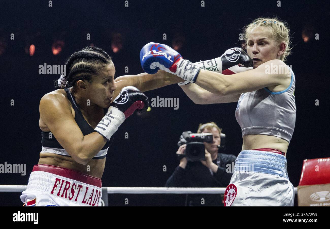 World boxing super series hi-res stock photography and images - Alamy