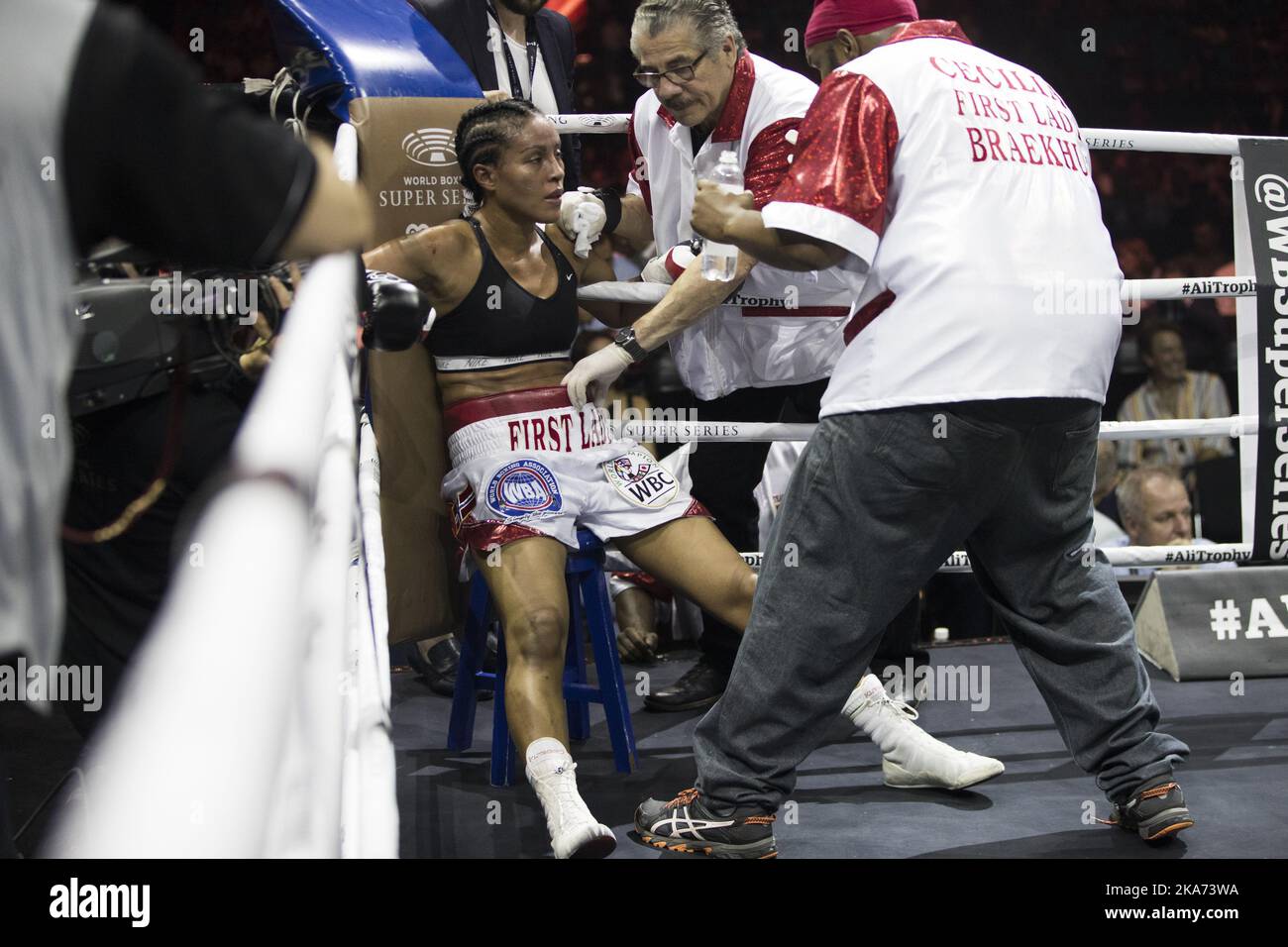 World boxing super series hi-res stock photography and images - Alamy