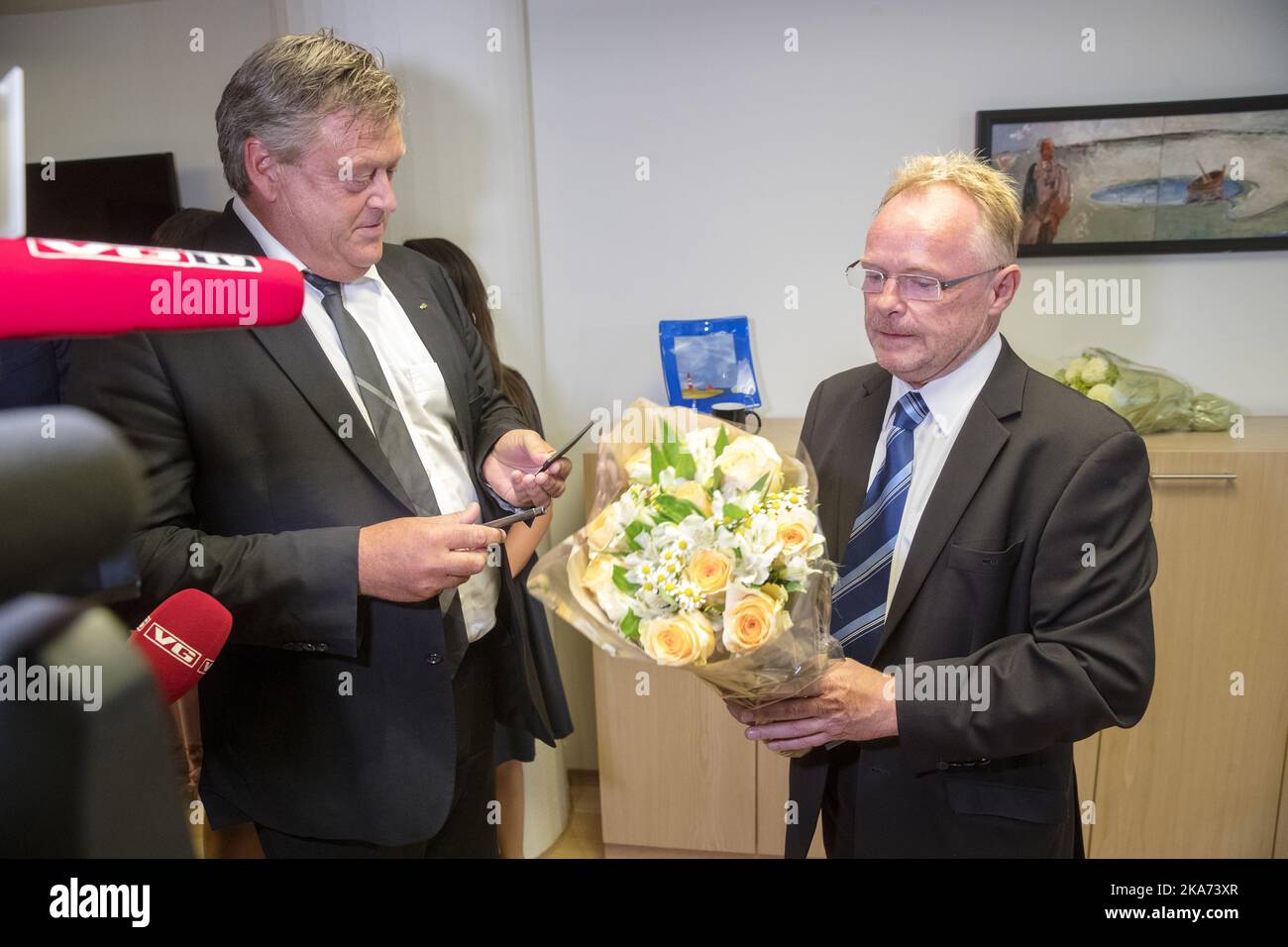 Harald Tom Nesvik takes over as new fisheries minister for Per Sandberg ...