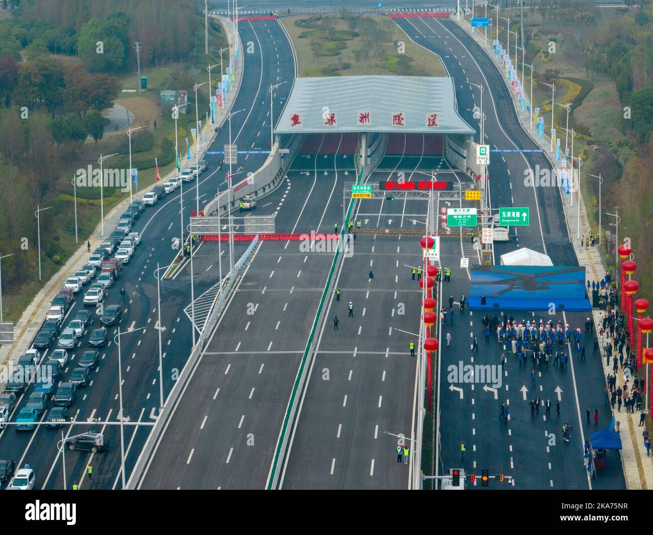 The first road tunnel of Hanjiang, Yuliangzhou road tunnel, opens to ...