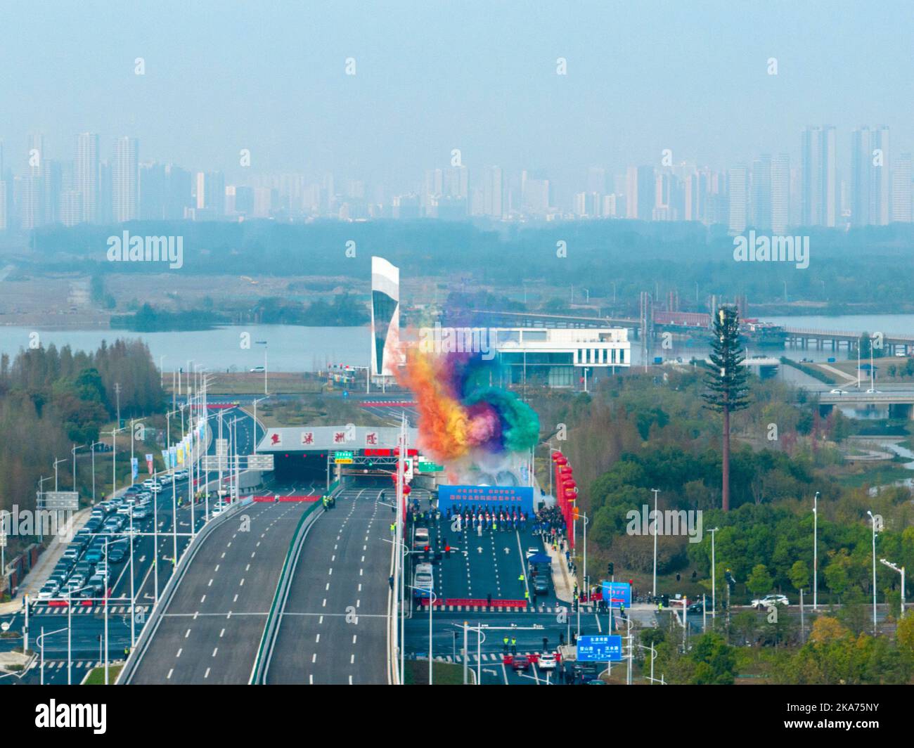 The first road tunnel of Hanjiang, Yuliangzhou road tunnel, opens to ...