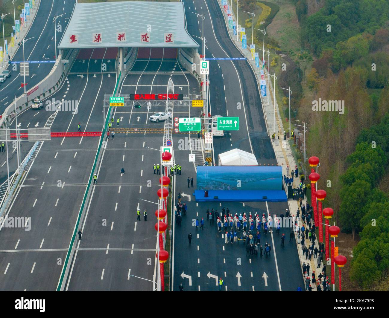 The first road tunnel of Hanjiang, Yuliangzhou road tunnel, opens to ...