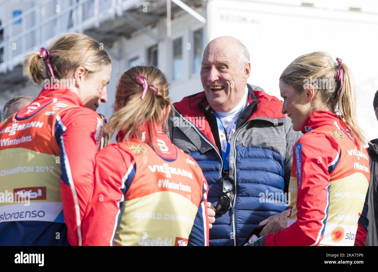 Seefeld, Austria 20190228. King Harald meets the Norwegian runners from ...