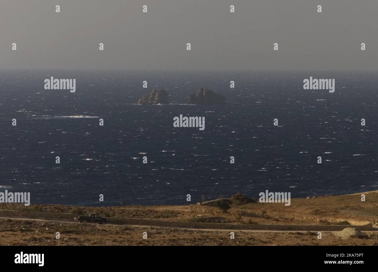 Ferry accident in Greece, Express Samina wrecked. Divers and rescuers ...