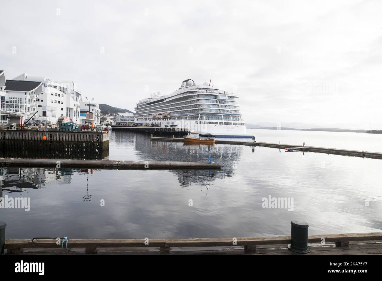 Molde harbor hi-res stock photography and images - Alamy