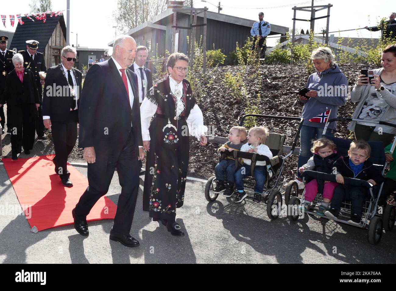 Skiptvet 20190430. King Harald and Tone Frorud, arrives at Lindormen ...
