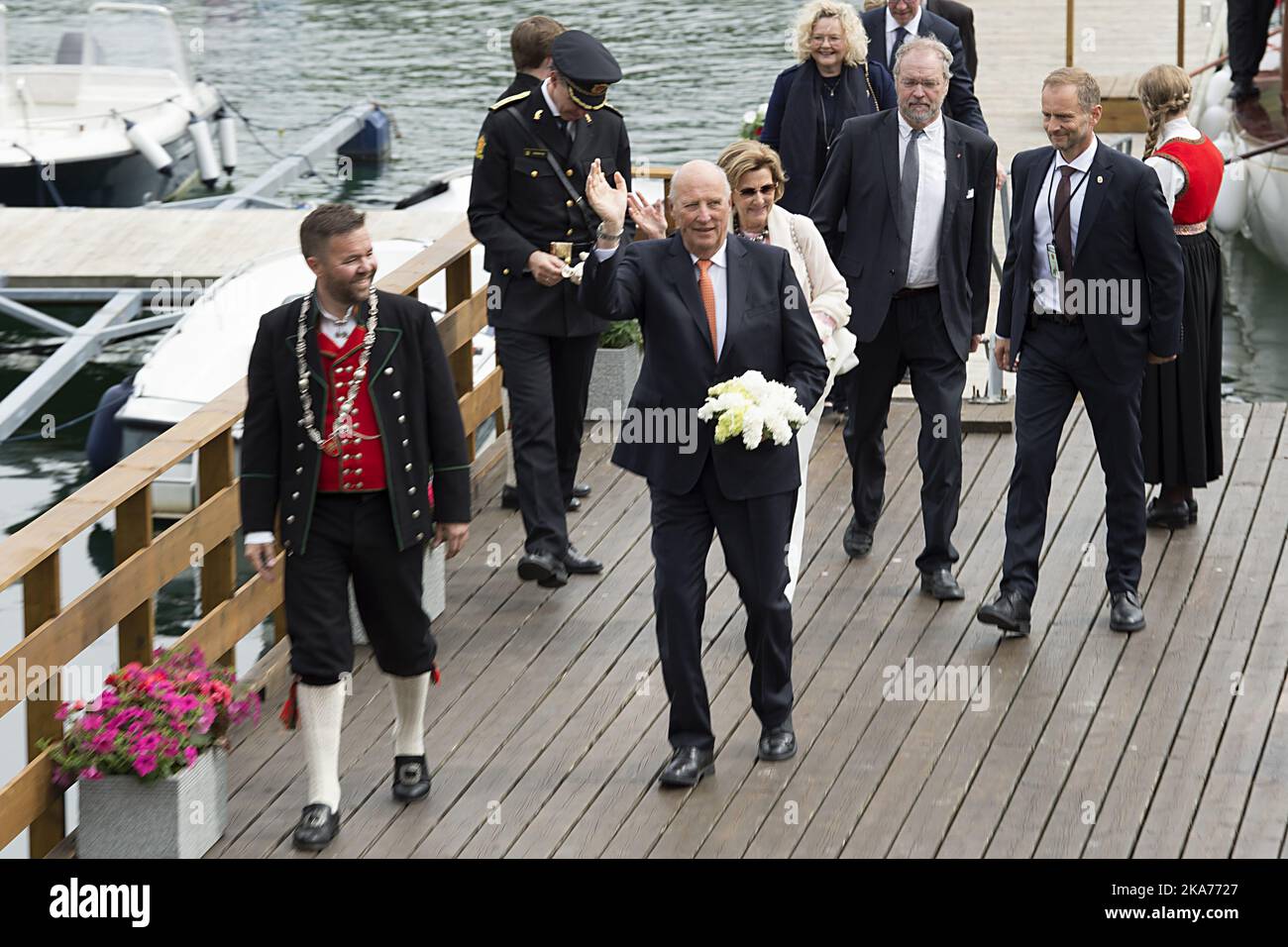 Queen sonja and king harald arrive photo hi-res stock photography and ...