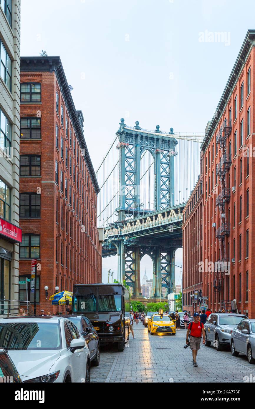 A streetscene of the Manhattan Bridge seen from Washington Street at ...