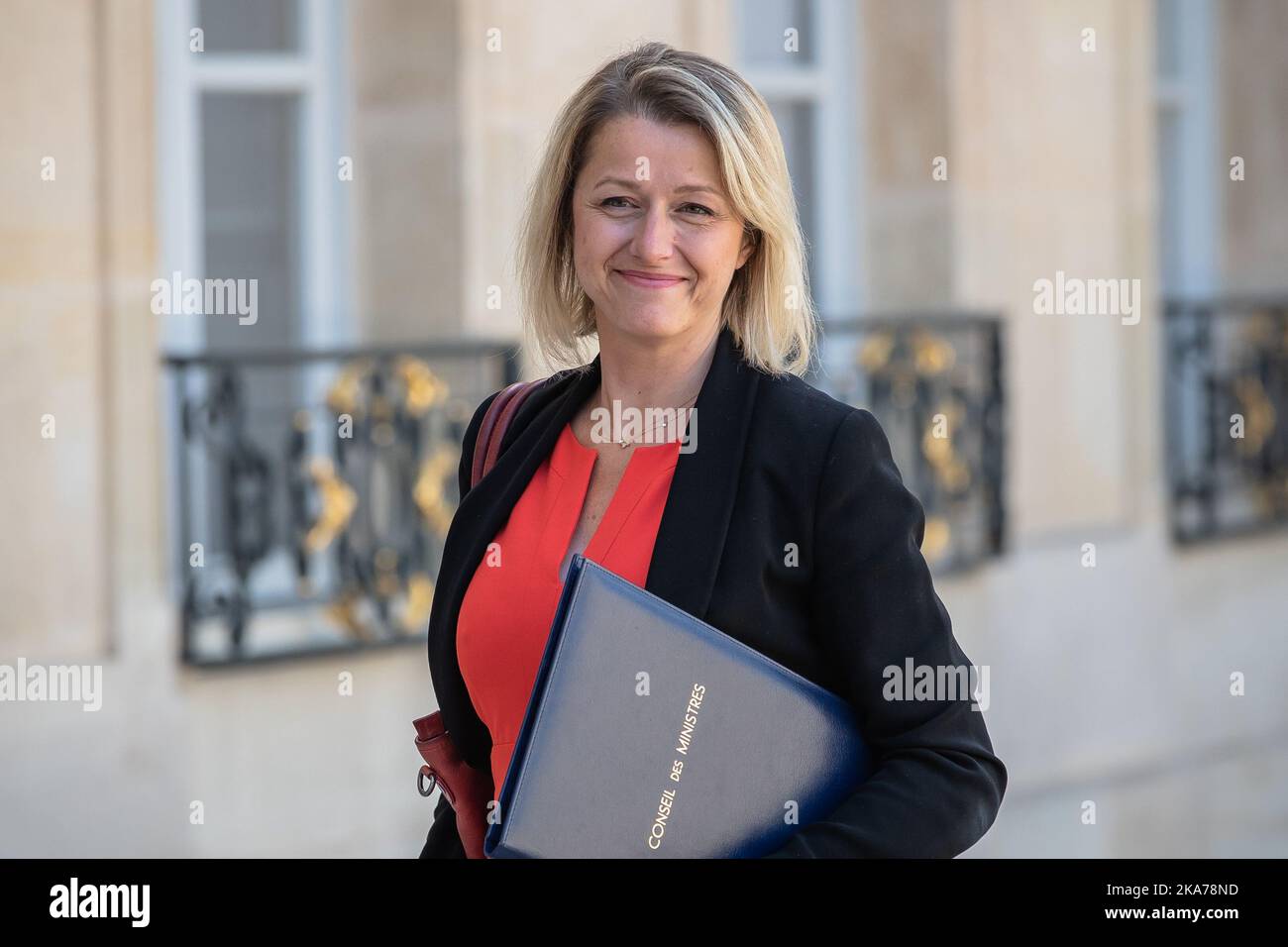 (200708) -- PARIS, July 8, 2020 (Xinhua) -- French Environment Minister ...
