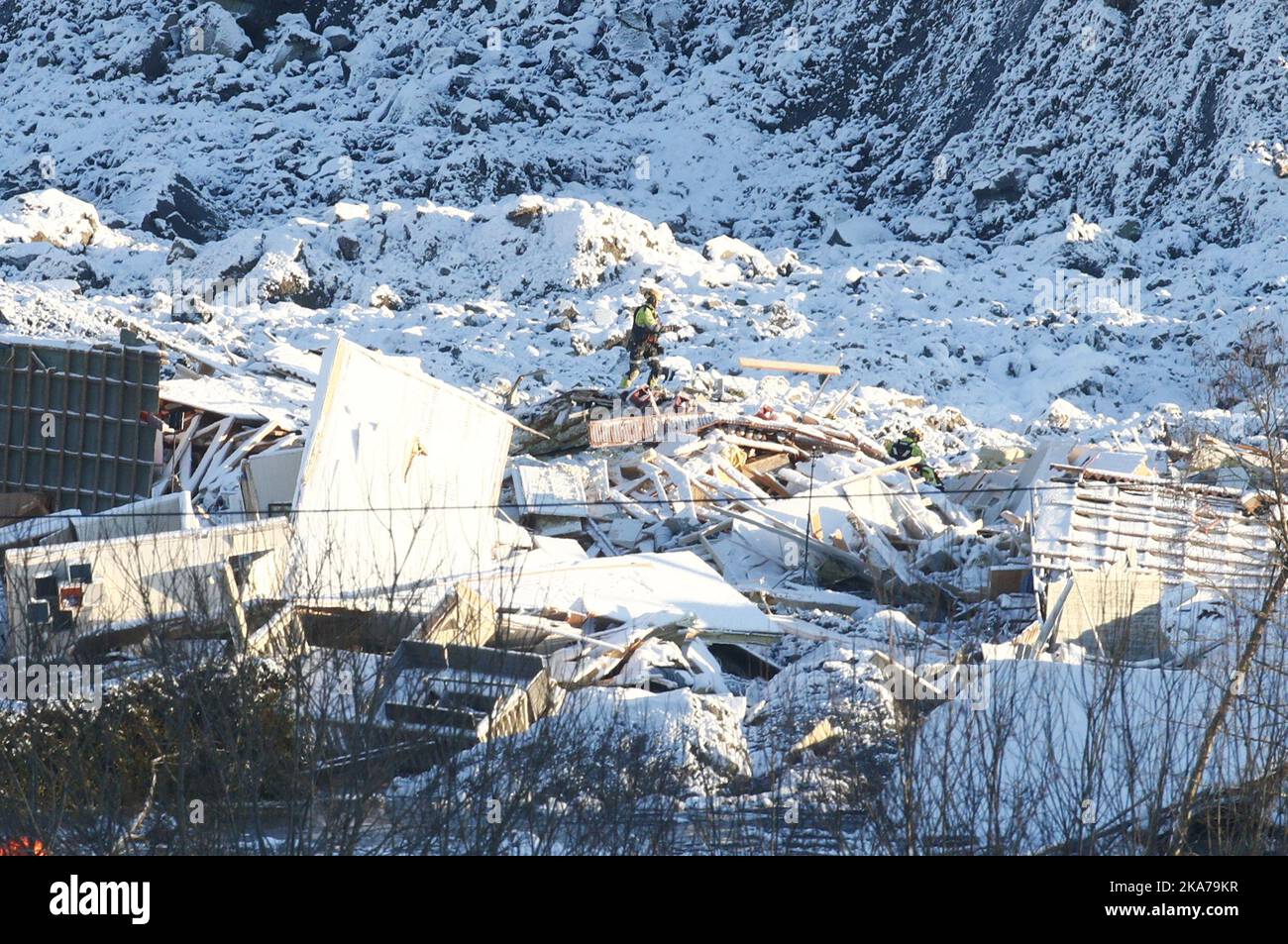 Ask 20210104. Rescue workers continue their efforts on the site of a ...