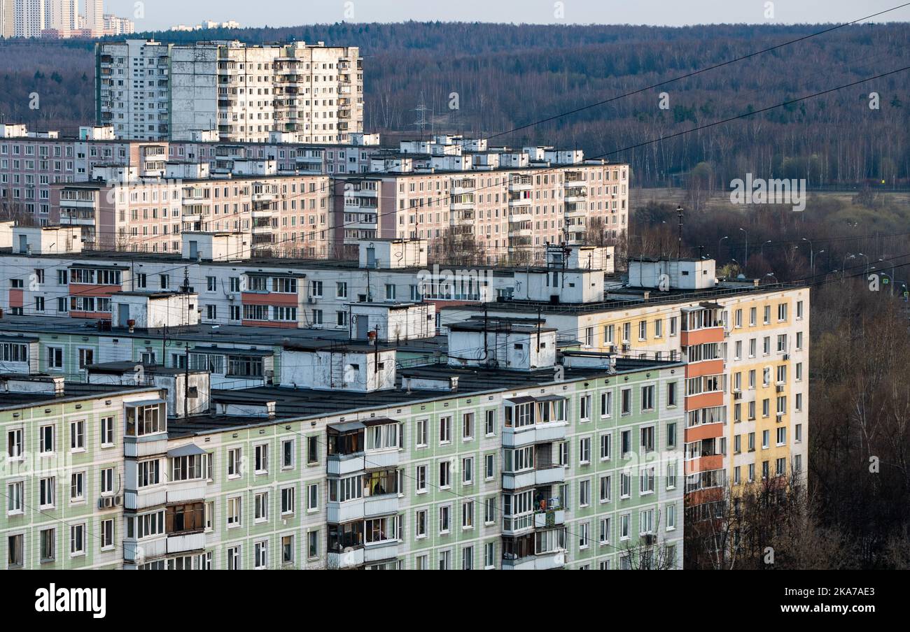 Multi-storey residential buildings in the residential area of Yasenevo ...