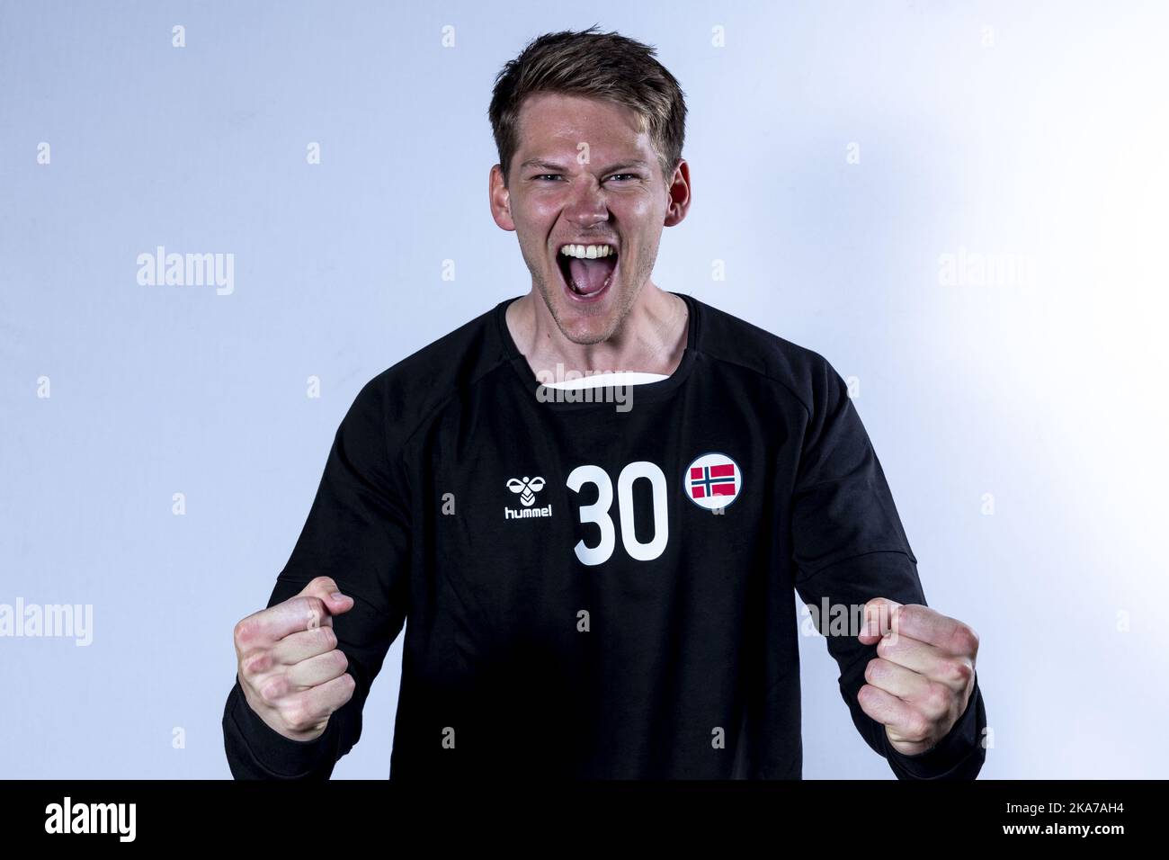 Oslo 20210709. The handball guys, team photo and portraits before the ...