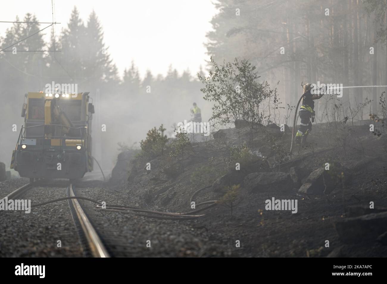 Oslo 20210723. The fire service is working to extinguish a forest fire ...