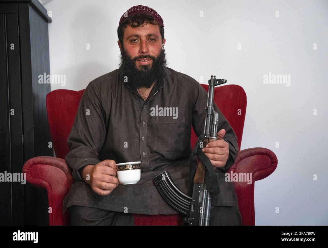 Taliban fighters embassy hi-res stock photography and images - Alamy