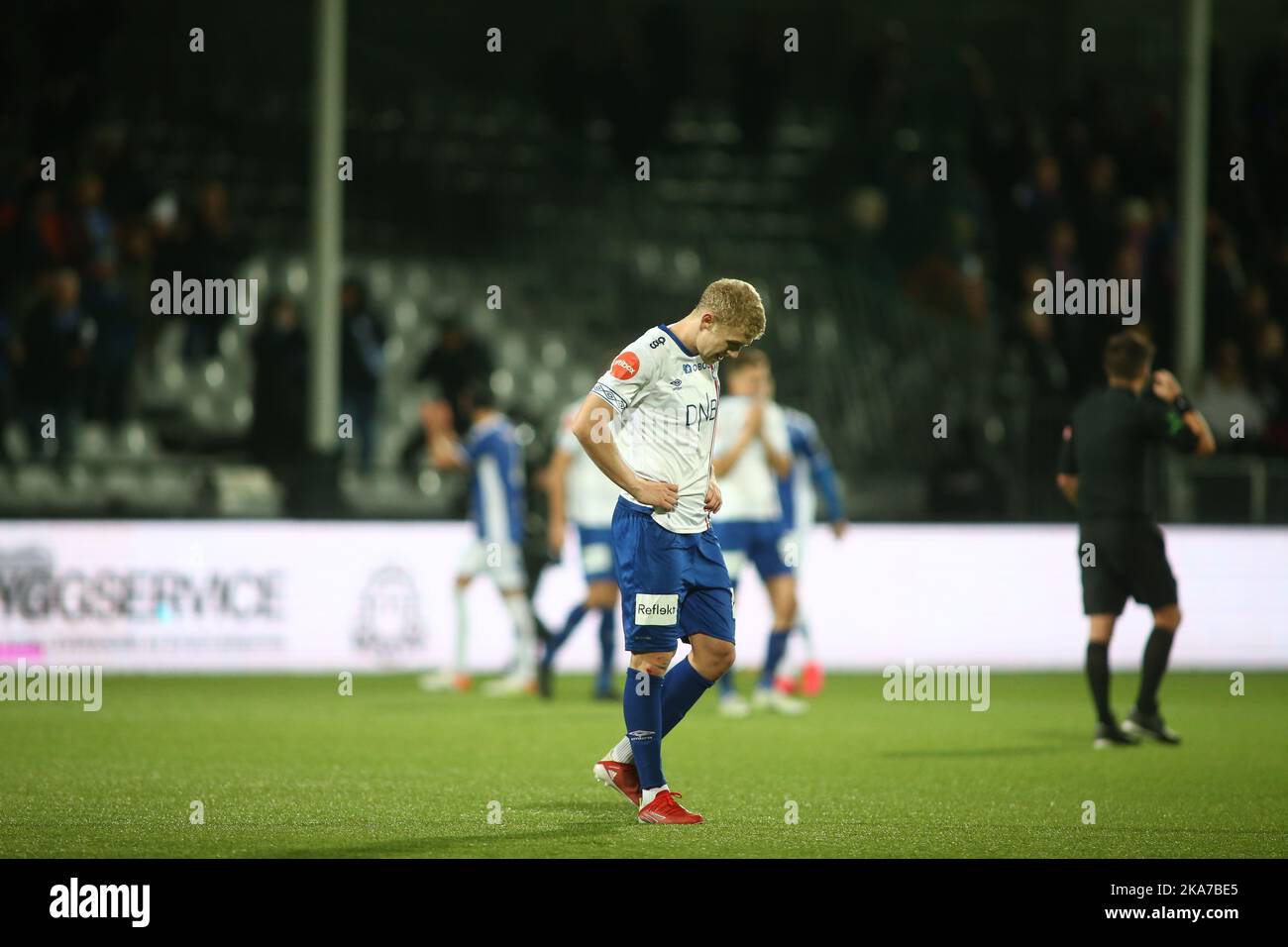 Sarpsborg 20211028. VÃ¥lerenga's Henrik BjÃ¸rdal is depressed after the ...