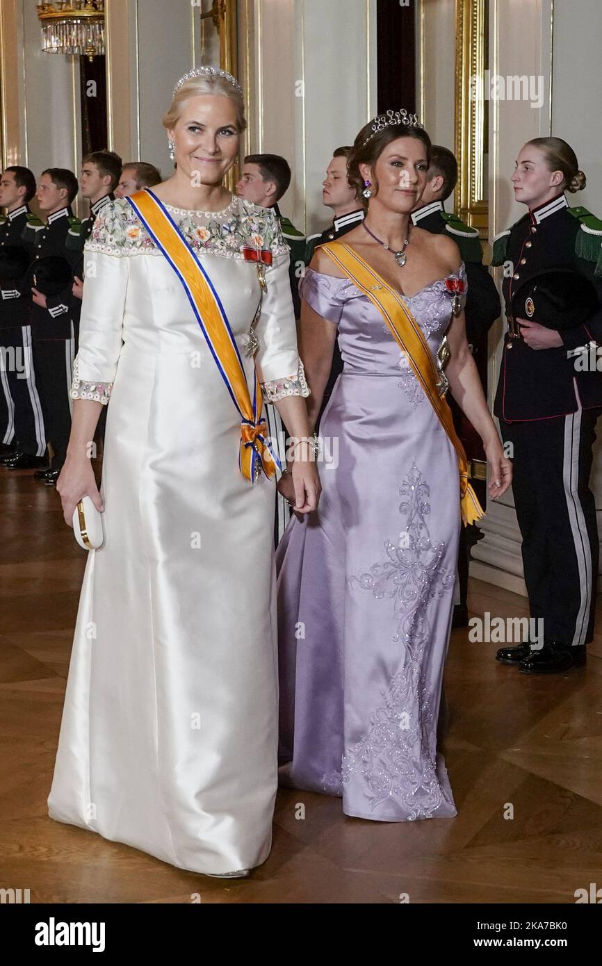 Oslo 20211109. Crown Princess Mette-Marit and Princess MÃ¤rtha Louise arrive at the gala dinner ...