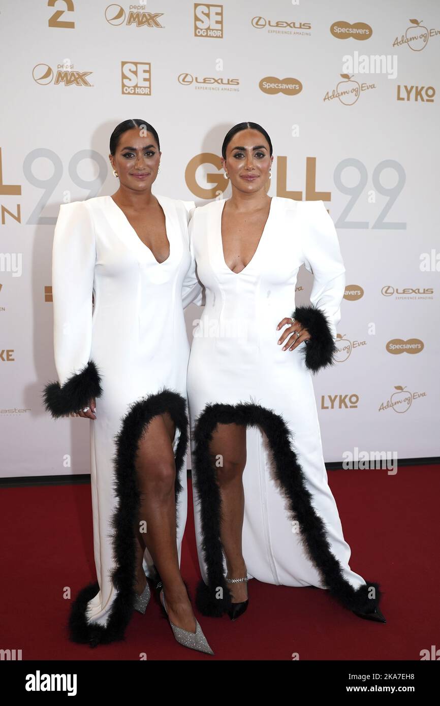 Bergen 20220507. The twin sisters Wanda Mashadi and Vita Mashadi arrive ...