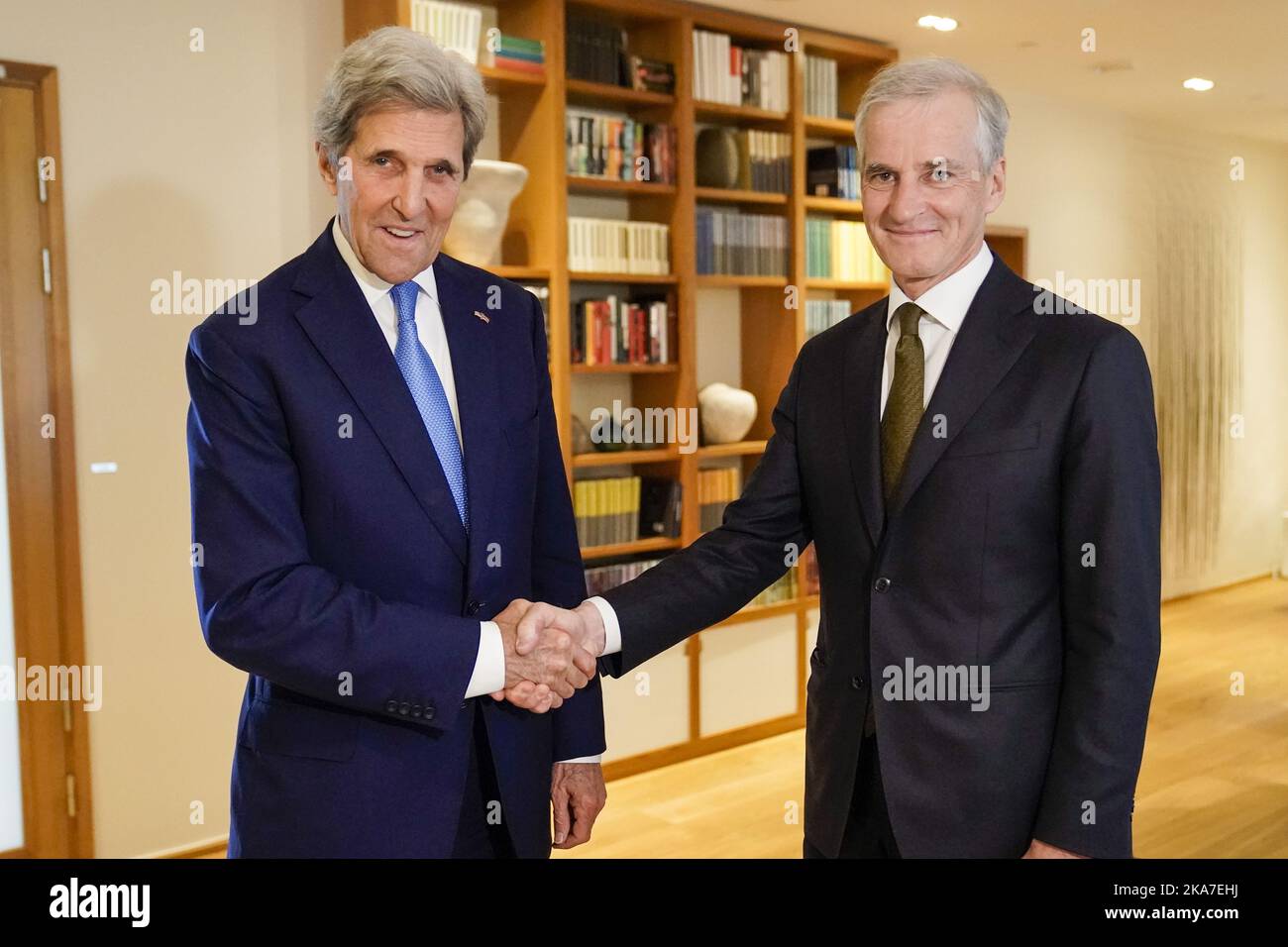 Ntb ntb politicians change hi-res stock photography and images - Alamy