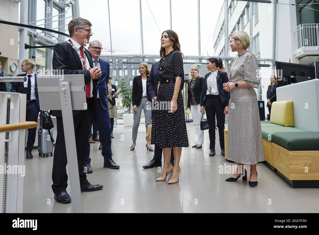 Oslo 20220610. Headmaster of the University of Oslo, Svein Stoelen (left) receives Crown ...