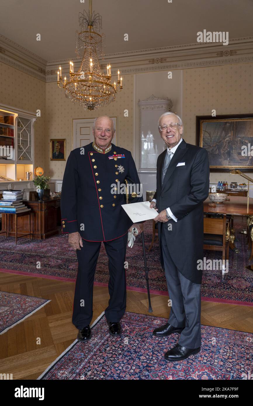 Oslo 20220616. King Harald receives the new US Ambassador Marc Bennet ...