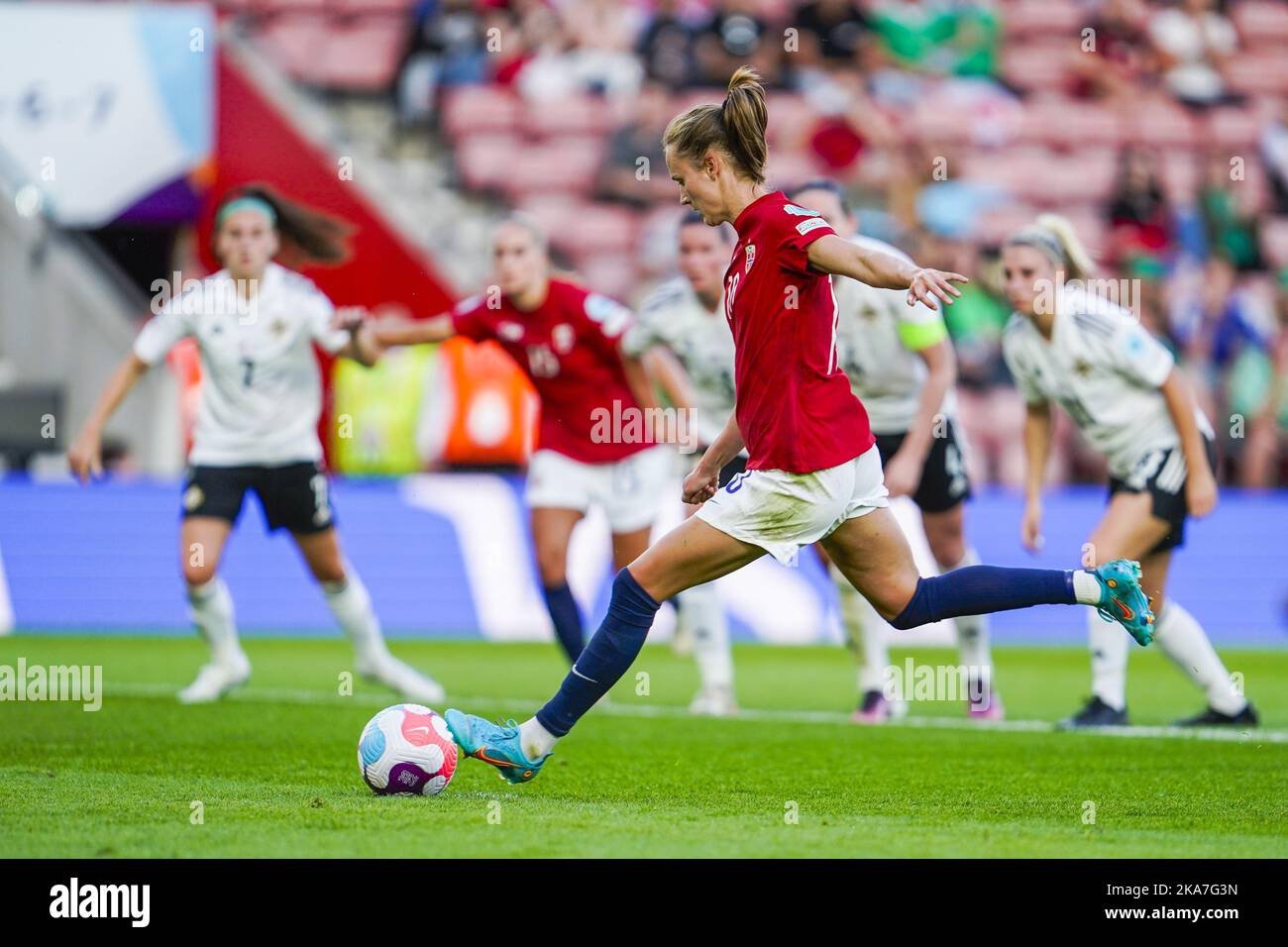Womans football scoring a goal hi-res stock photography and images - Alamy