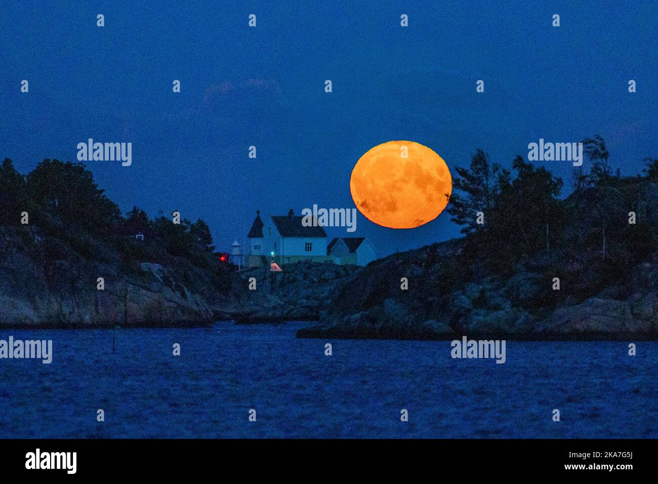 Supermoon 2023 hi-res stock photography and images - Alamy