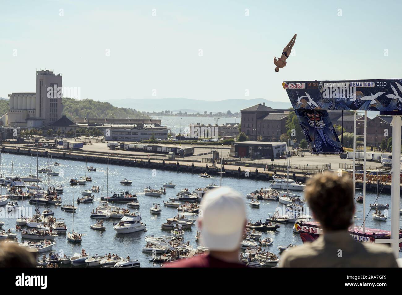 Oslo 20220813. Cliff divers from all over the world dive from a diving ...