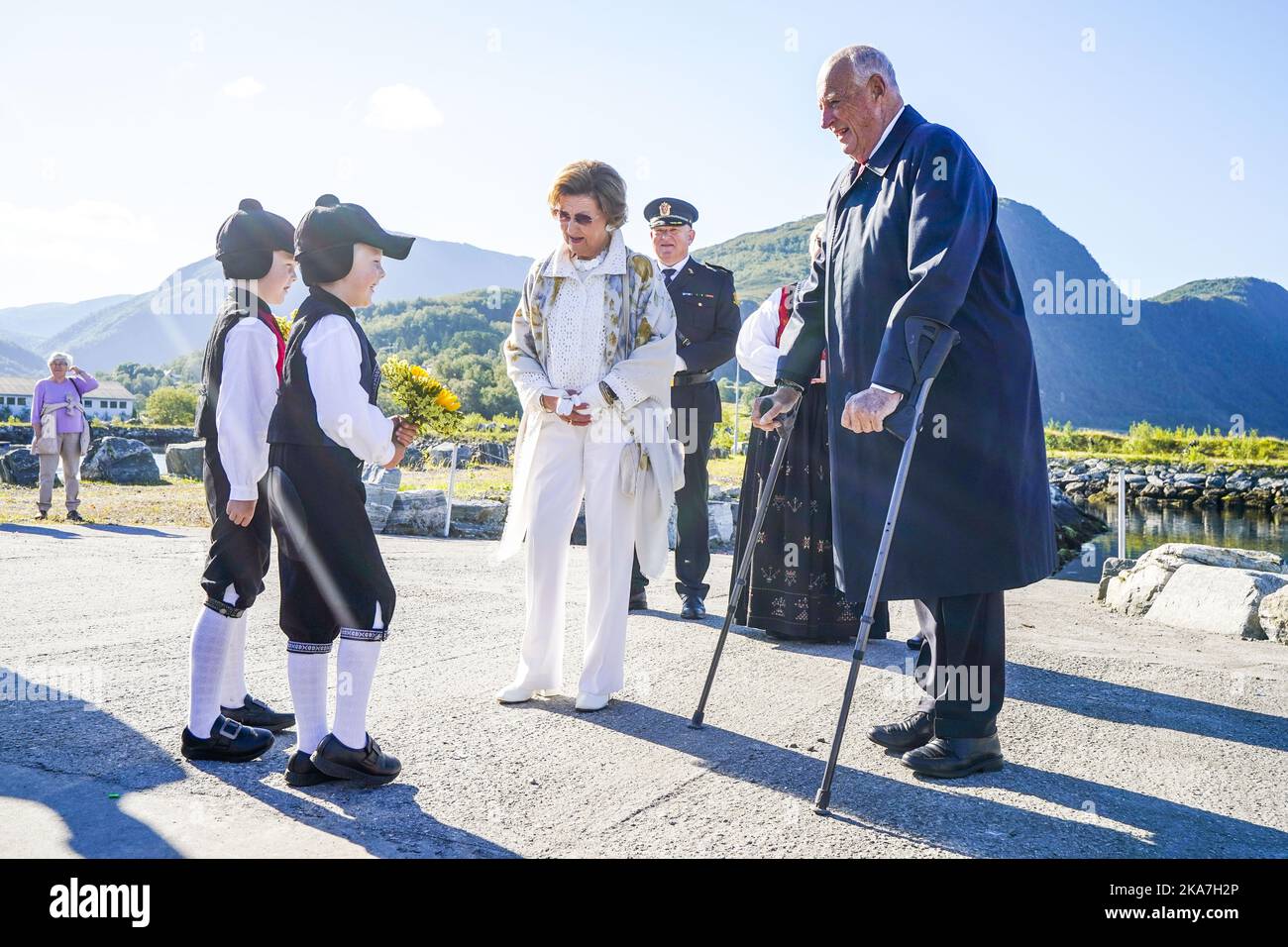 Aaheim 20220831. King Harald and Queen Sonja receive flowers from ...