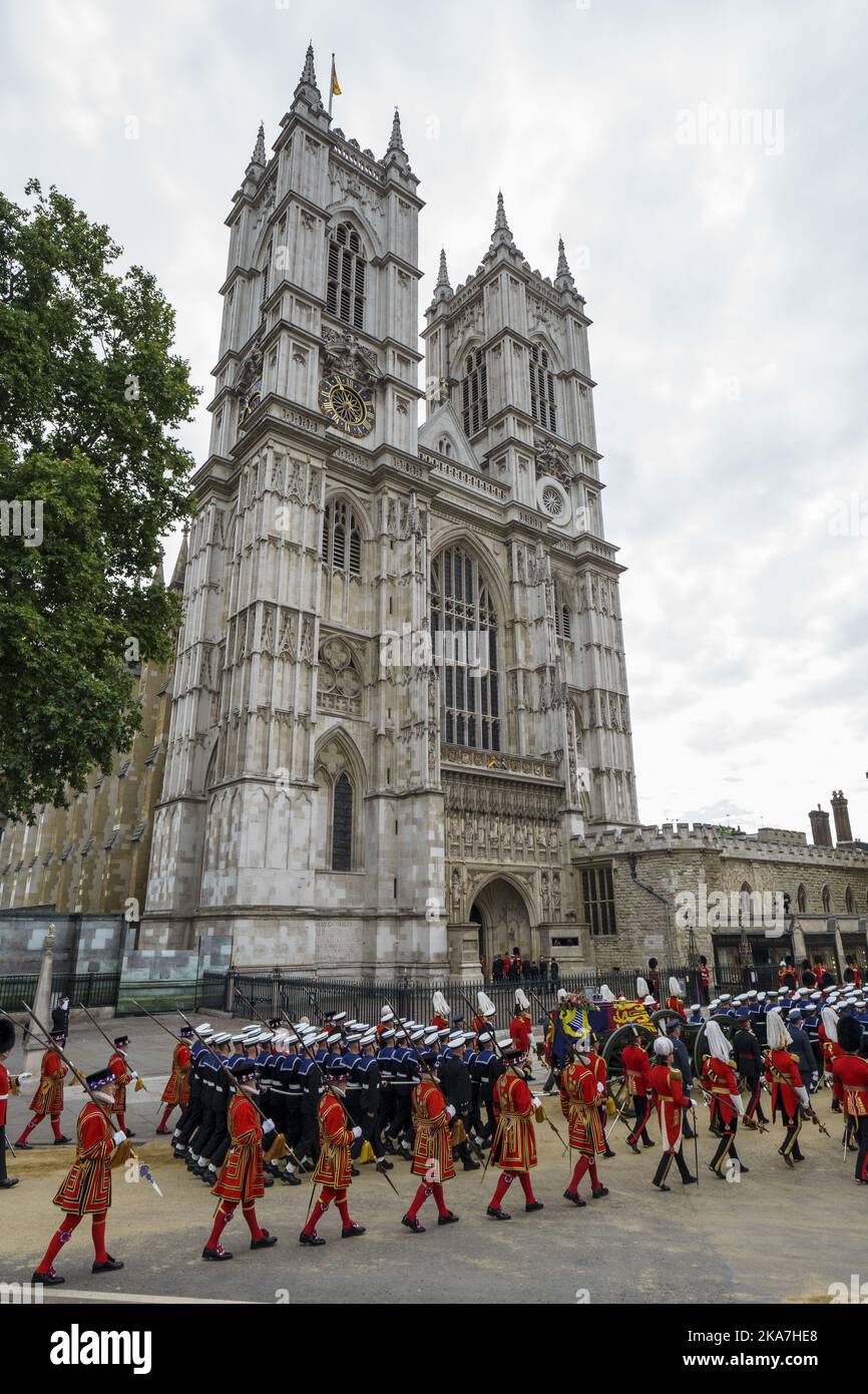 London, United Kingdom 20220919. Queen Elizabeth's casket. About 2,000 ...