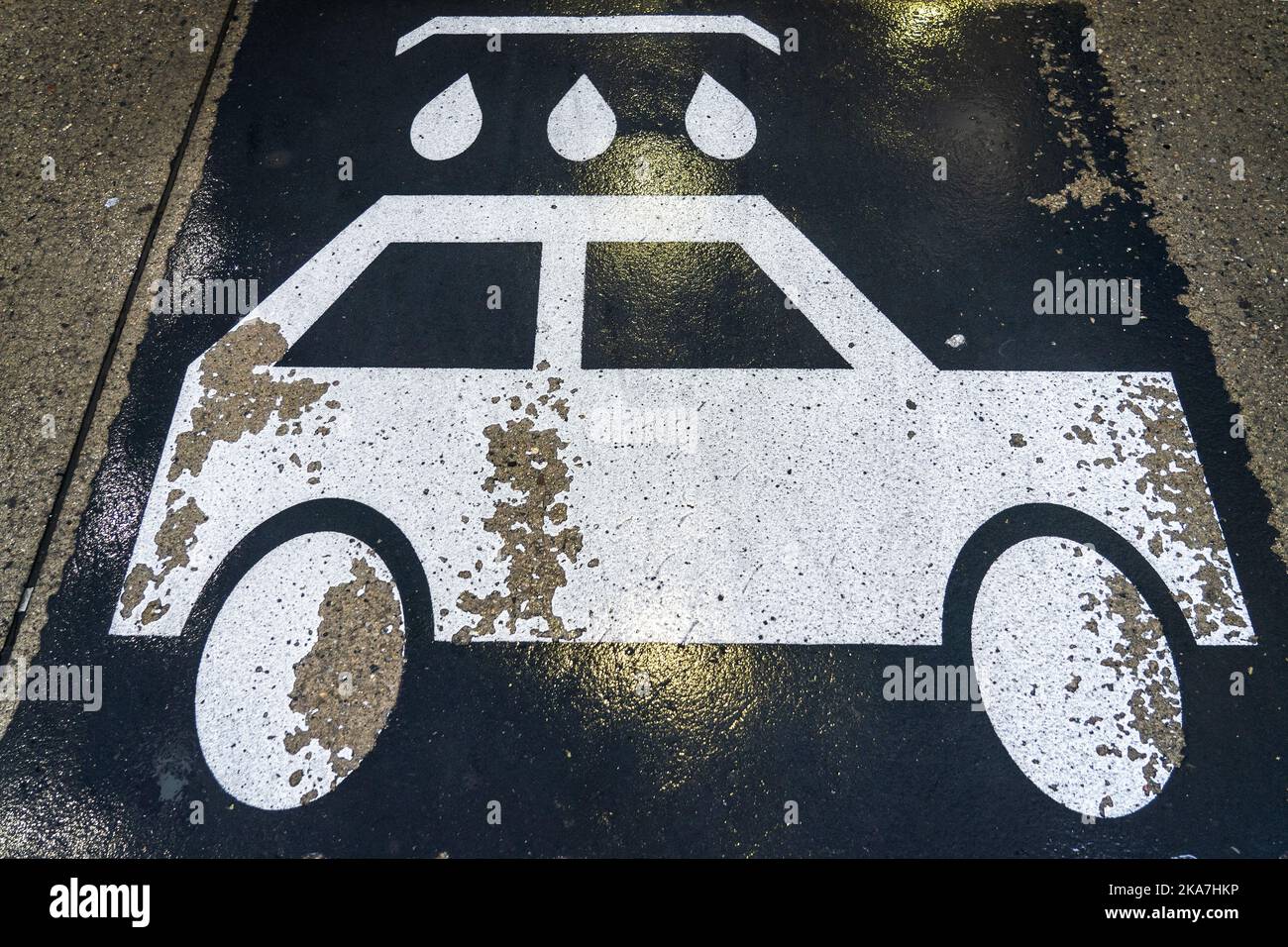 Oslo 20220923. Car wash sign painted on the ground. Photo: Gorm ...