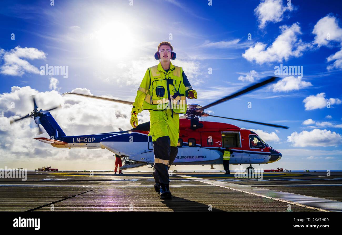 Stavanger 20221001. Employees at the Sleipner A platform prepare the ...