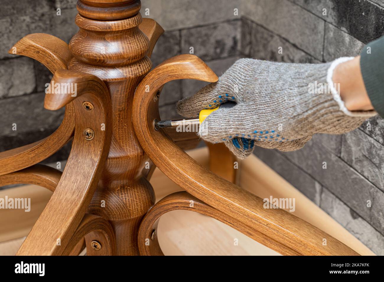 Man repairing home hi-res stock photography and images - Alamy