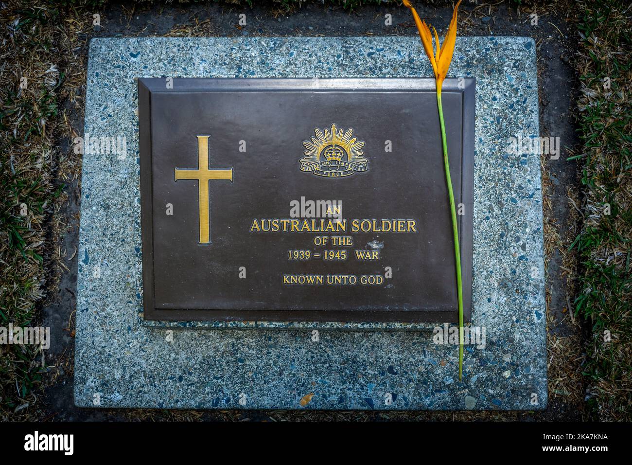 Grave markers of Australian Servicemen buried at Rabaul War Cemetery ...